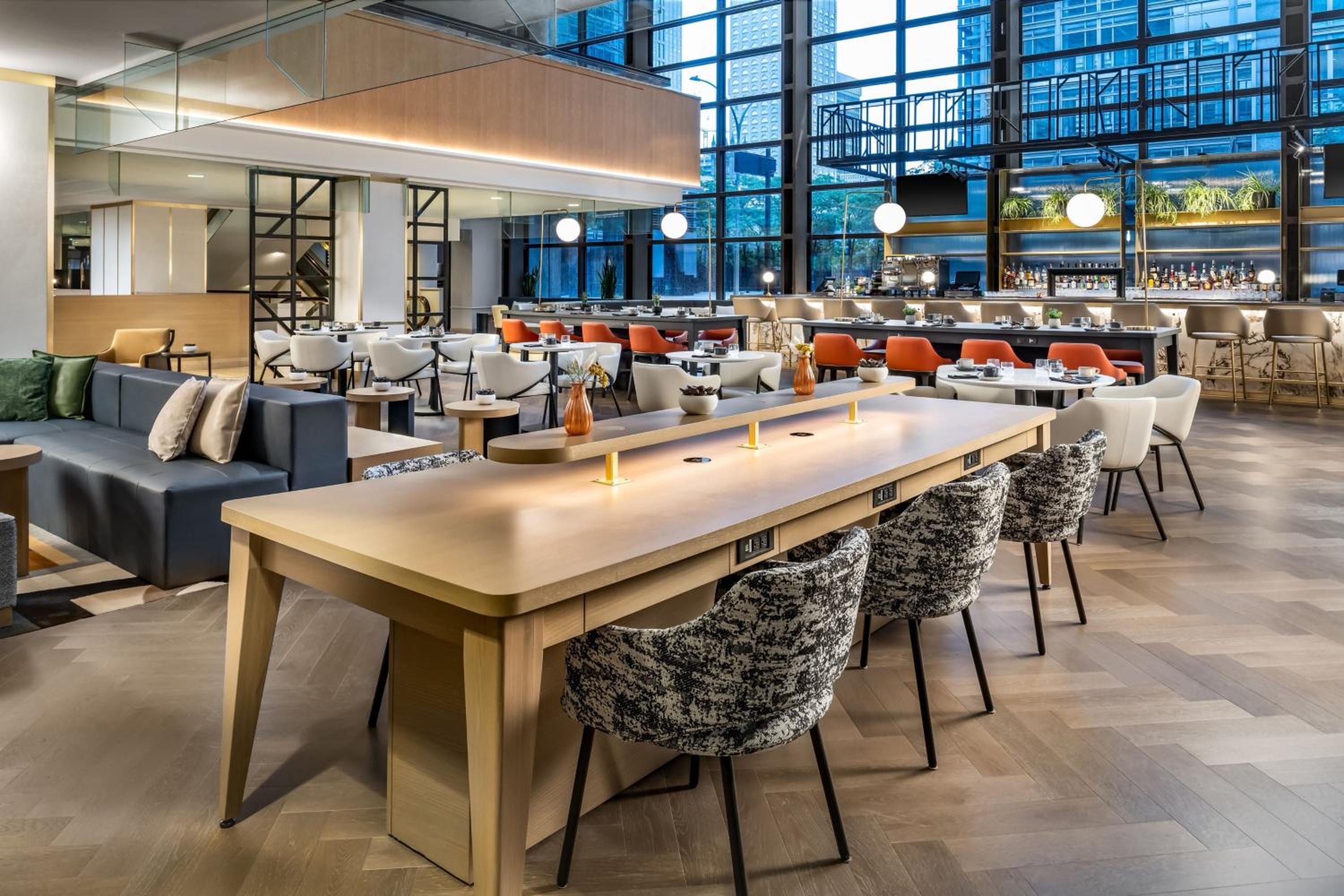 Le Centre Sheraton Montreal Hotel - Best stays in Montreal, Quebec ...