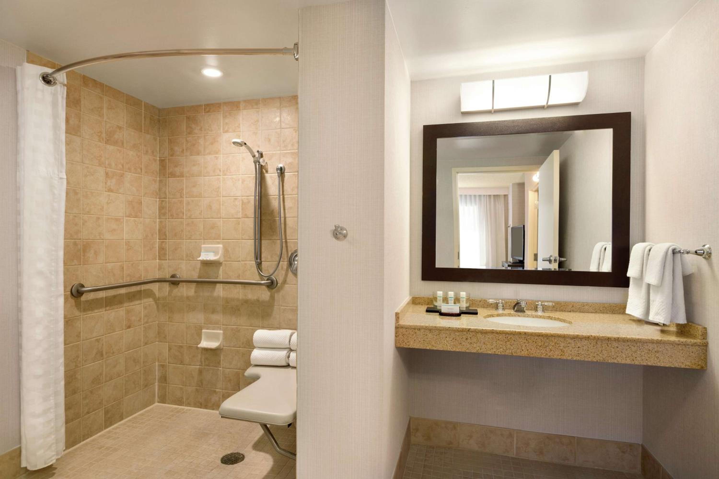Embassy Suites By Hilton Hotel Boston At Logan Airport - Best stays in ...