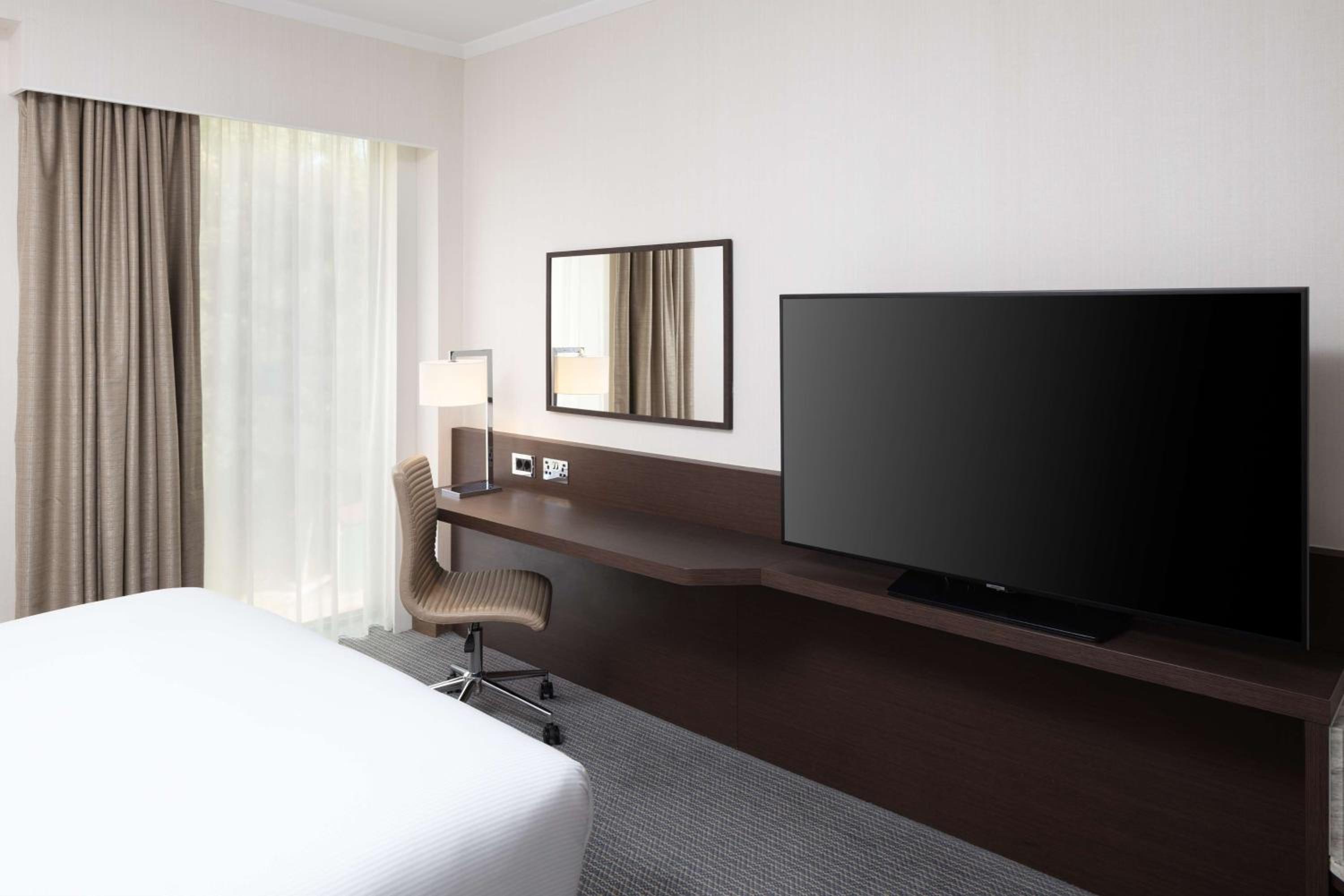 Hilton London Gatwick Airport - Best stays in Crawley, United Kingdom ...