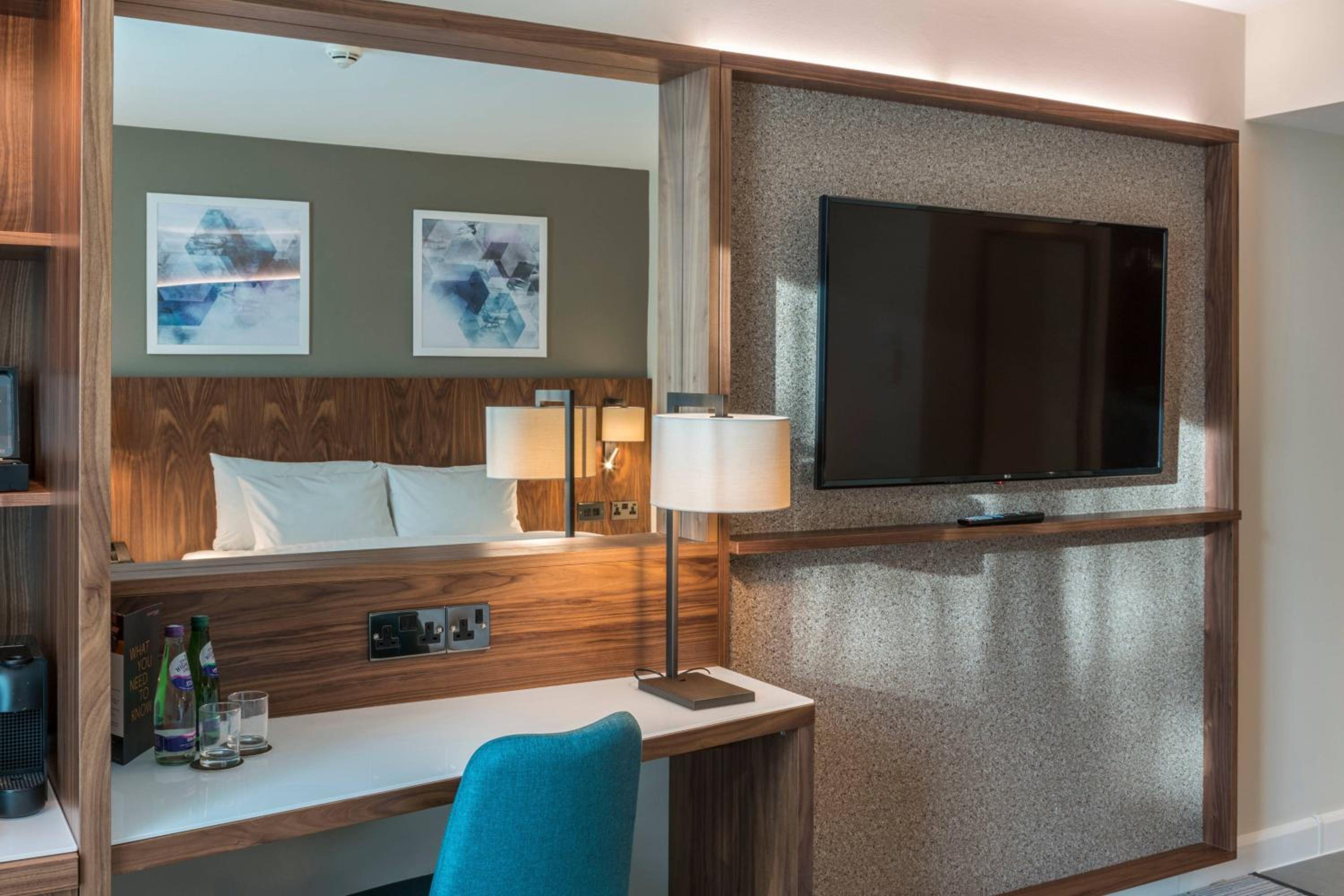 Courtyard by Marriott London Gatwick Airport - Best stays in Crawley ...
