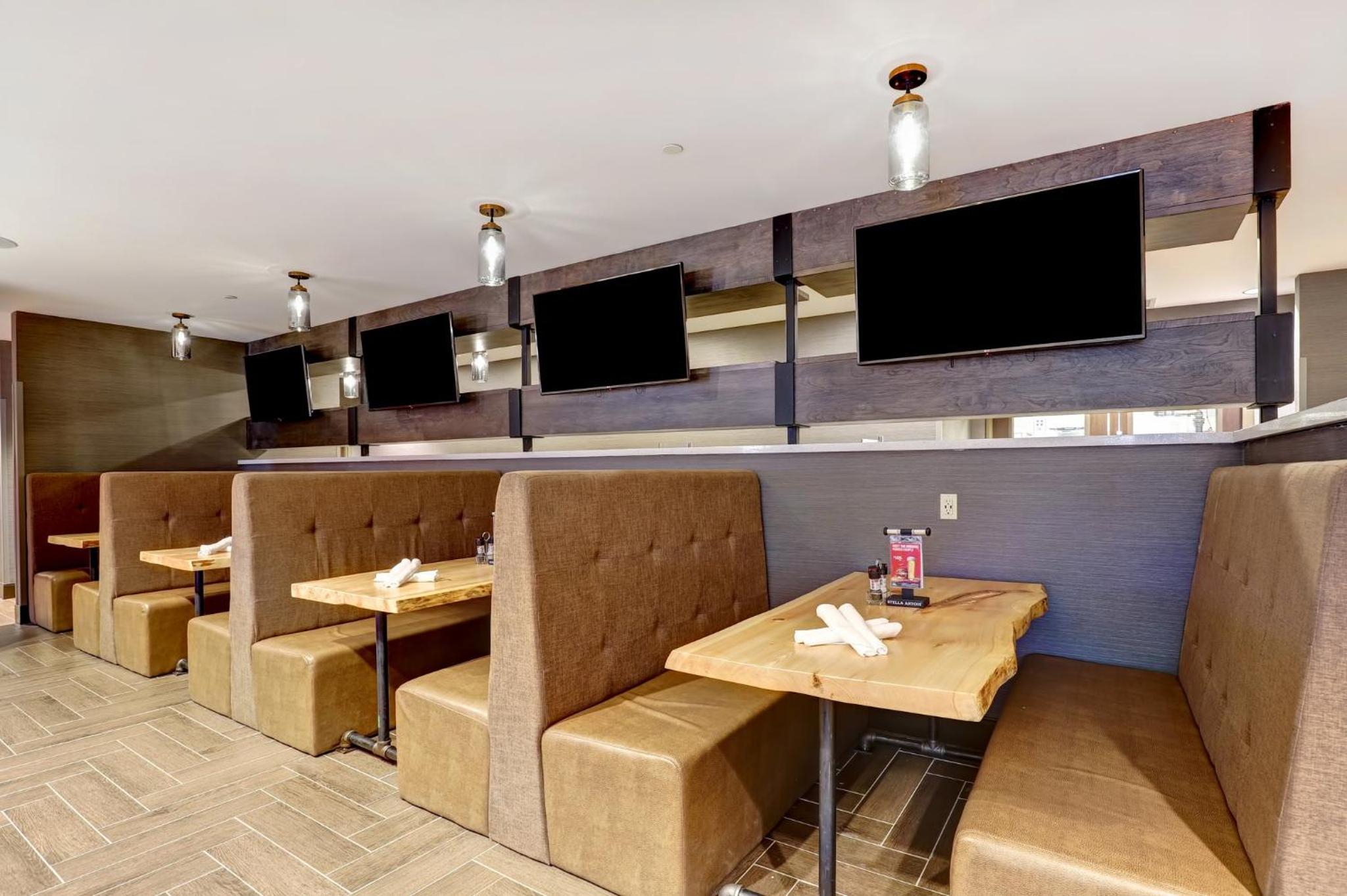 Holiday Inn Mississauga Toronto West By IHG - Best stays in Mississauga ...