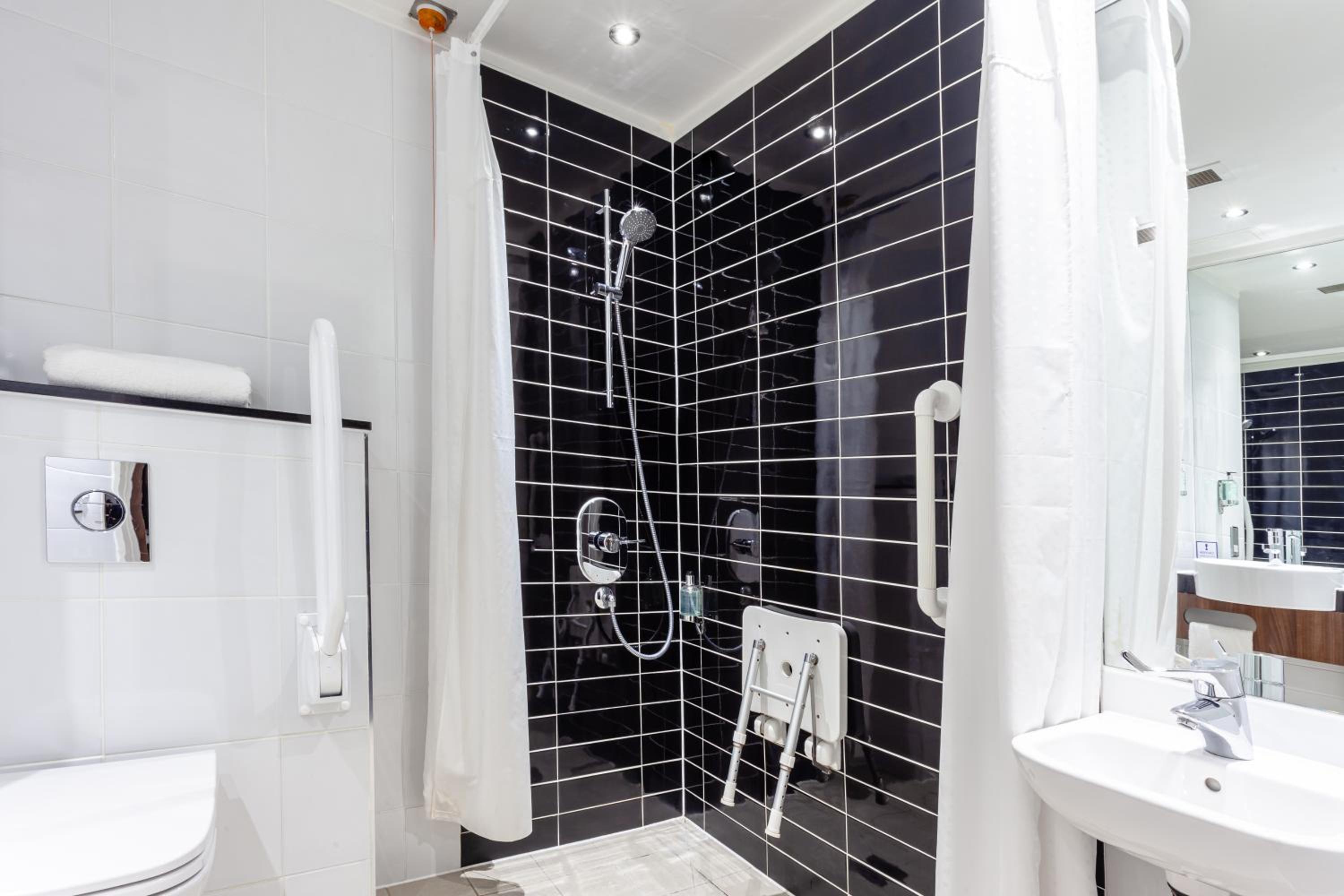 Holiday Inn Express Edinburgh Airport By IHG - Best stays in Edinburgh ...