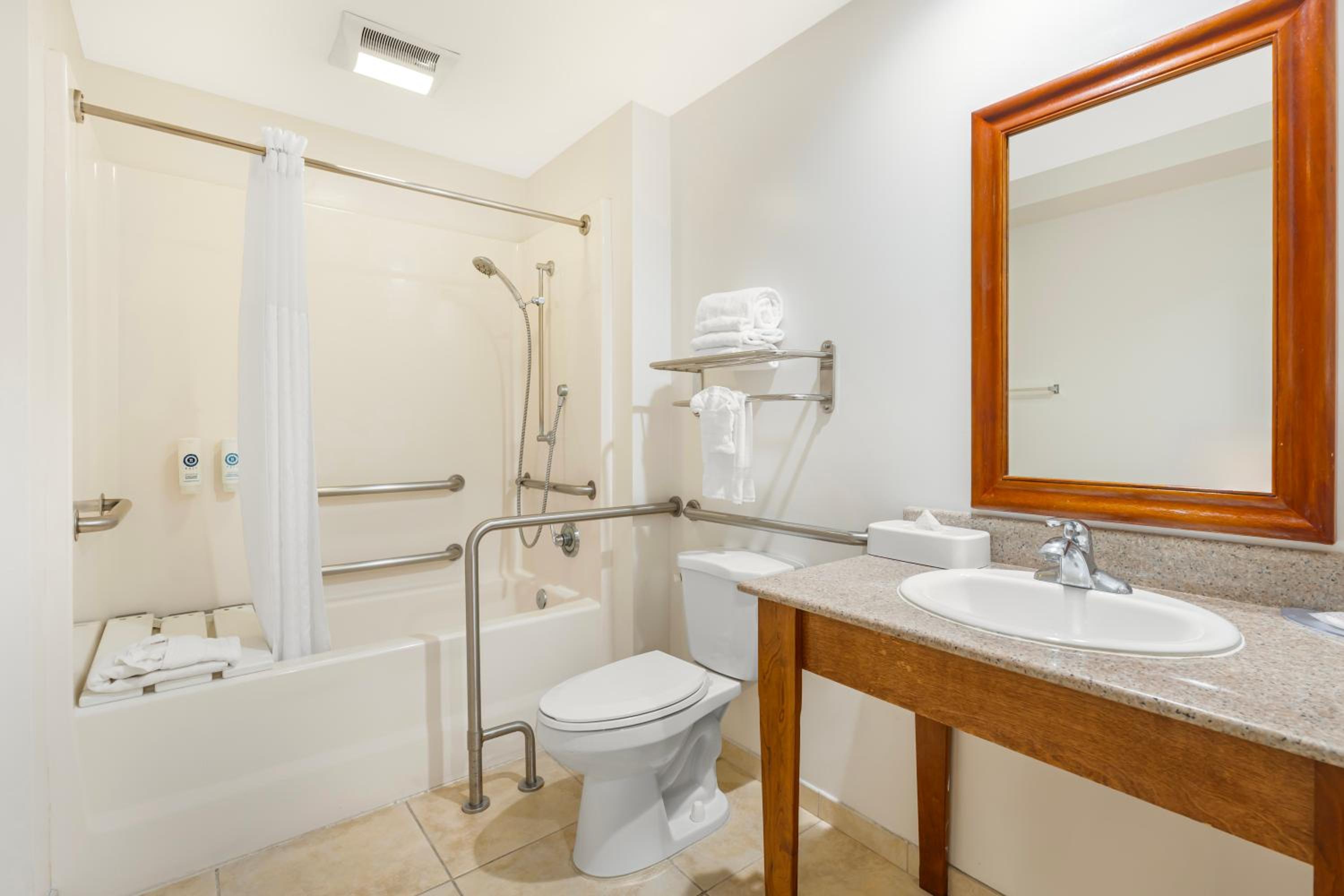 Comfort Inn Cockatoo Near LAX Airport - Best stays in Hawthorne ...