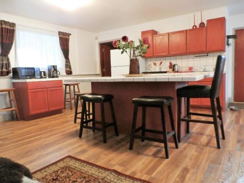 New Charming 2 Bedrooms Unit Close To Everything - Oakhurst, CA