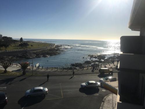 "Beach On Mouille Point"-battery Backup For Load Shedding -