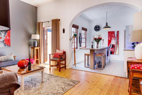 Backup-powered Art Deco Cottage In De Waterkant - Cape Town