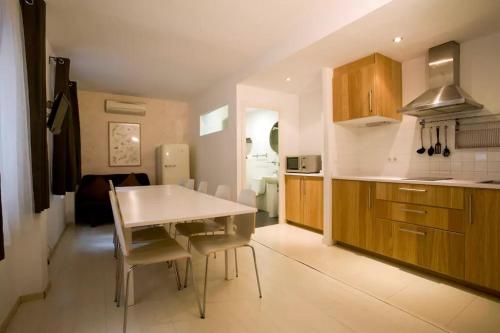 Old City Beach House - Barcelona