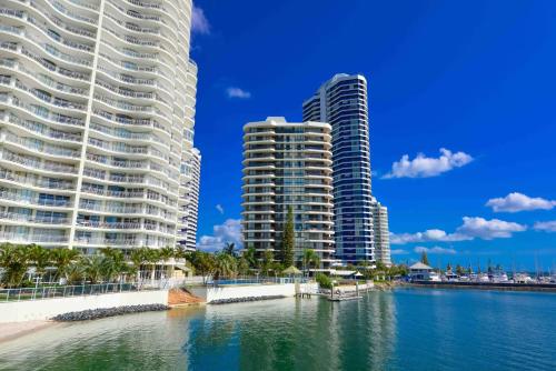 Broadwater Shores Waterfront Apartments - Gold Coast
