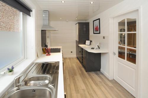 Three Bedroom Spacious House - Stirling