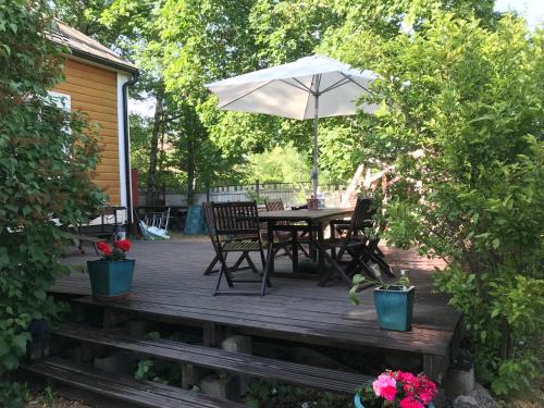 A Lovely House With A Garden In Helsinki - Helsinki