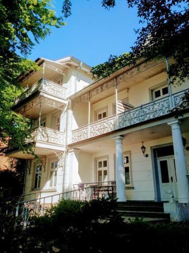 Villa Sanssouci - Baderstilvilla Mit Individuellen Wohnungen - Binz
