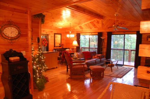 His Promises Cabin - Pigeon Forge, TN