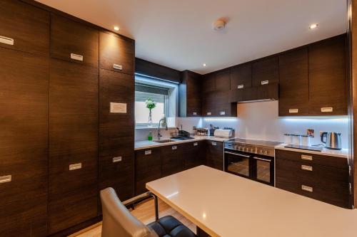 The Town House Kinsale, Hosted By Exquisite Holiday Homes, Sleeps 16 - Kinsale