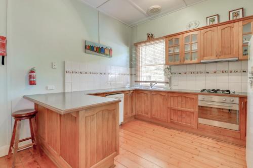 Beacon Cottage - Cosy Family Retreat - Lakes Entrance