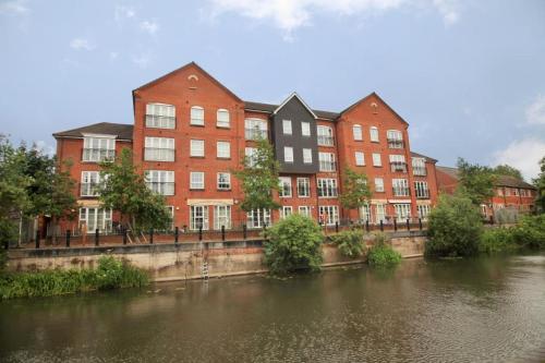 Hunters Wharf River View By Select Sa - Reading