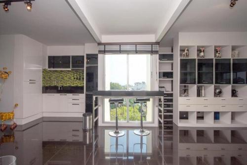 Flame Tree Suite 110 Sqm 2-bedroom Apartment - Hua Hin