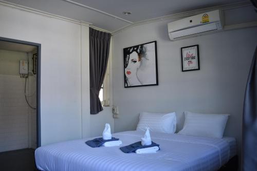 Maya Bed And Food Hostel, Chiang Mai from $17 - Book Now