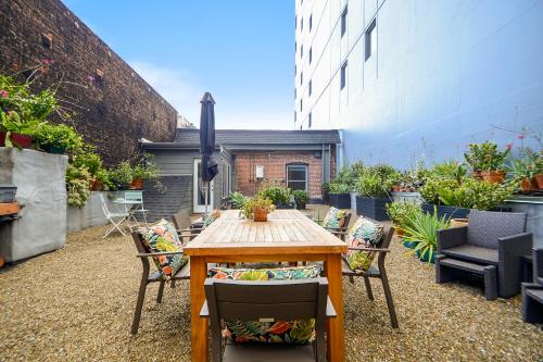 Loft In Lower Nob Hill - San Francisco, CA