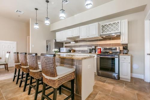 St Charles Ave Urban Retreat With Luxury Amenities - 메타리