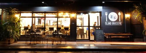 Island Brasserie Hostel - Coron