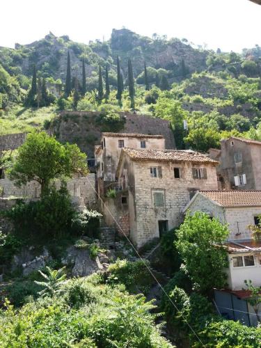Nova Dvokrevetna Soba Sa Dva Odvojena Kreveta I Zajednickim Kupatilom - Kotor