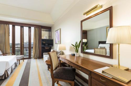 Chatrium Hotel Royal Lake Yangon - Yangon, Myanmar - Updated 2026 ...