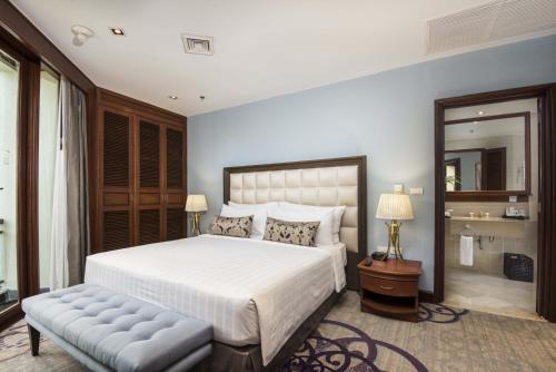 Chatrium Hotel Royal Lake Yangon - Yangon, Myanmar - Updated 2026 ...