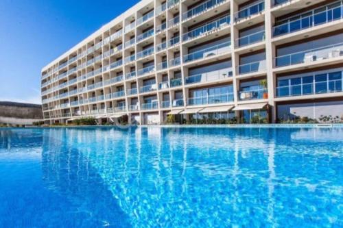 Lisbon Metro & Pool Apartment - Parque das Nações