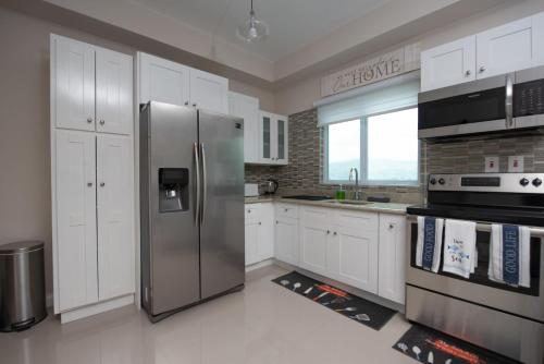 The Crimson Apartment - Kingston