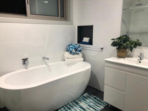 Spacious Jewel In The West 5bedrooms 2bathrooms - Fairfield