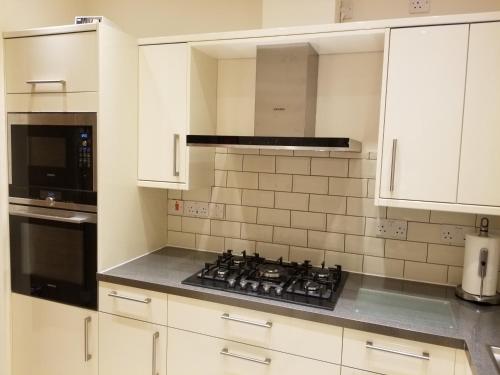 London Luxury Apartments 1min Walk From Underground, With Free Parking Free Wifi - Ilford