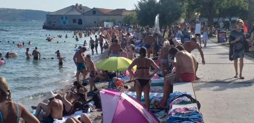Beach Šumica - Kaštel Lukšić - Dalmatia Split - Croatia | Beachrex.com