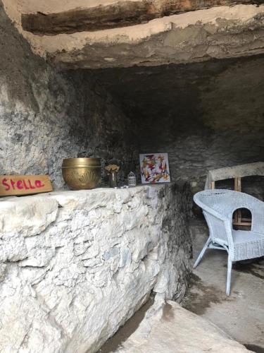 Un Habitat Troglodyte Au Centre Corse, A Cantinella - Haute-Corse
