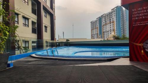 Best Studio Atria Residence Near Mall By Travelio - Jakarta