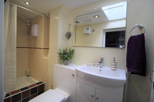 1 Steam Packet Cottage - Canterbury