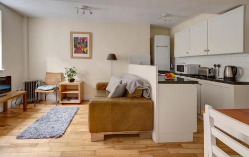 The Shop By Treetop Property - Cirencester