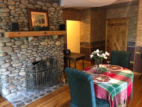 Smokies Bed And Breakfast - Evergreen Cottage Inn - Pigeon Forge, TN