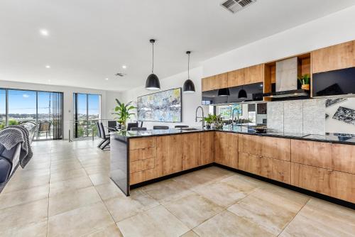 Conroe Executive Townhouse - Modern & Stylish - Mount Gambier