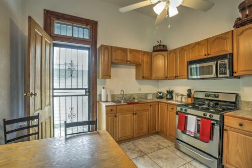 Walk To River, Tram & Zoo: Classic Nola Home! - Kenner, LA