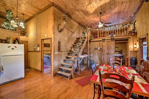 'The Bovard Lodge' Rustic Cabin Near Ohio River! - Kentucky Speedway