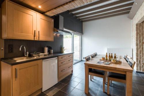 Enjoy Bruges Spacious Damse Vaart Apartment - Brujas