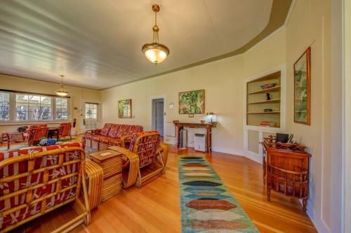 Ola'a House By Volcano Heritage Cottages - Hawaii Volcanoes National Park, HI