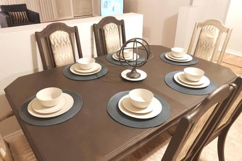 Sarnia Central Six - Big 6 Br 2 Ba - Patio And Bbq - Sarnia