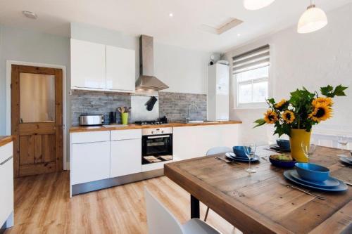 Modern Family Home In London Close To Amenities And Train - Portobello