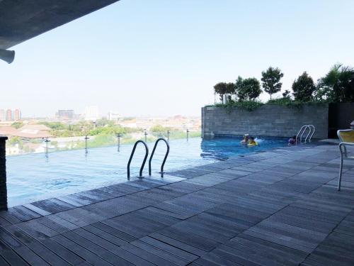 Minimalist 2br Apartment At Tamansari Papilio By Travelio - Surabaya