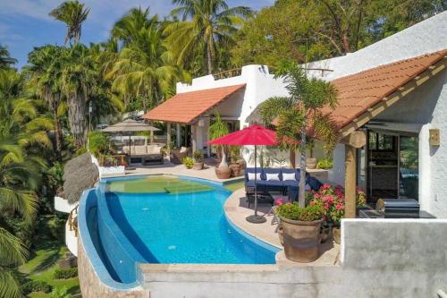 Villa Kiwi. Huge Pool, Steps To Town N Beach. 6 Plus Brm 7.5 Bth 3 Kcn - Sayulita