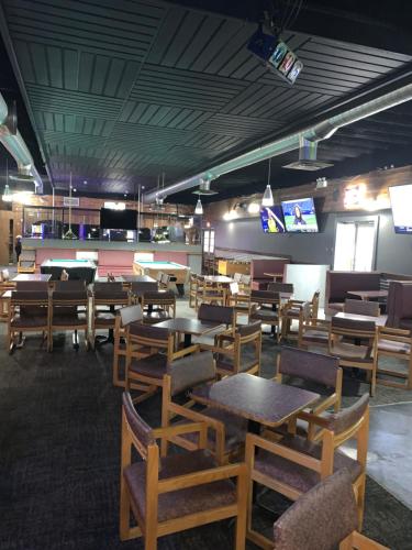 Bar-b Inn - Assiniboia