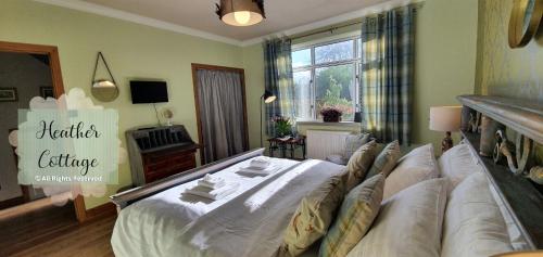 Heather Cottage - Stylish 3 Bedroom Cottage, Garden, Parking, Pets Welcome - Aberdeen