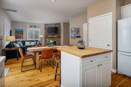 Beaverton Creek Cottage - Hillsboro, OR