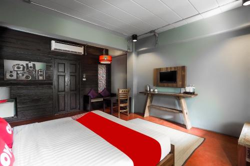 OYO 988 Good Morning Chiang Mai Tropical Inn Hotel - Deals, Photos ...